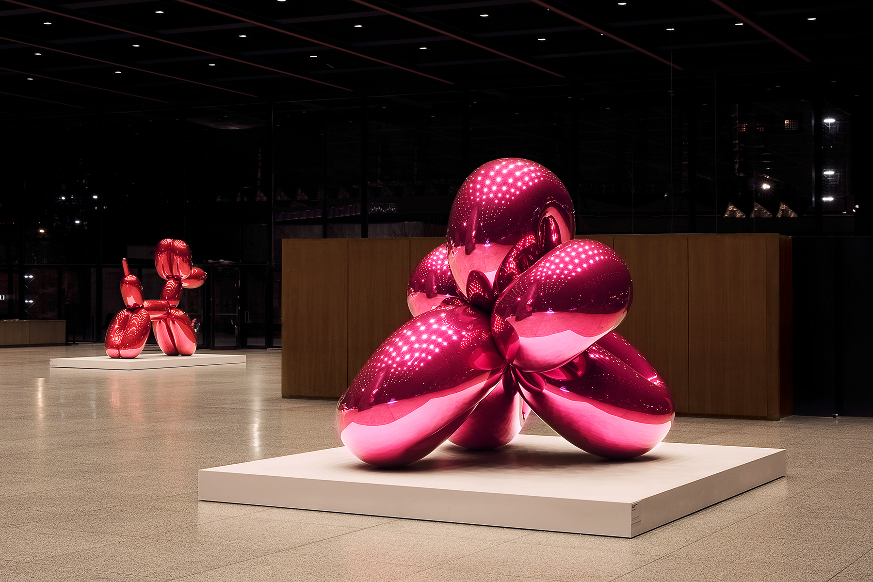 JEFF KOONS — Neue Nationalgalerie - SANDY VOLZ